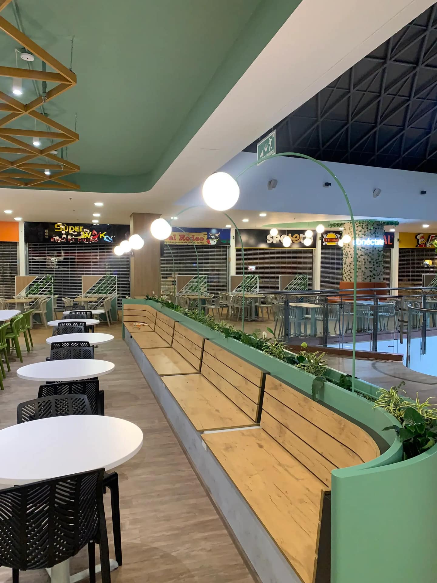 Plazoleta de comidas Centro Comercial Palatino - Espella Group - Diseño ...